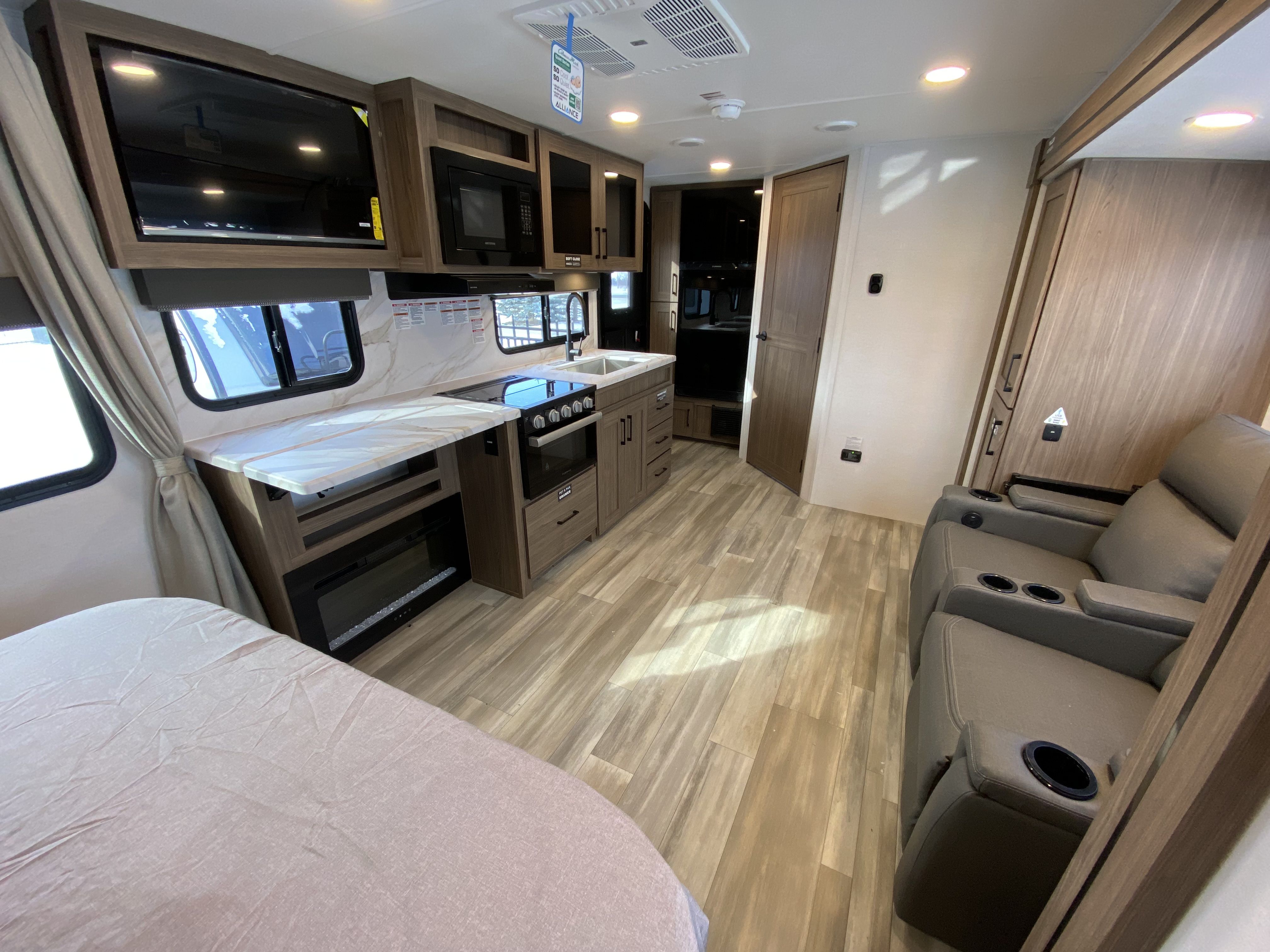 2025 DELTA ULTRA LITE ML206 by ALLIANCE RV | Can-AmRVCentre - RVC Navigator